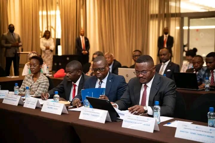 RDC : Crispin Mukendi et 3 autres gouverneurs prennent part à une réunion du comité de pilotage ...